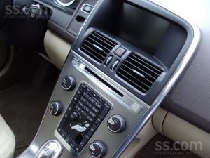 Black Volvo XC60 2012 in Riga, with an engine capacity of 2.40 L and mileage of 185 thousand km for 13000 €, photo 9 on AUTOMOTO.COM.LV