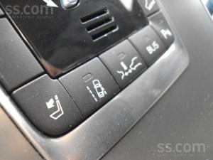 Black Volvo XC60 2012 in Riga, with an engine capacity of 2.40 L and mileage of 185 thousand km for 13000 €, photo 11 on AUTOMOTO.COM.LV