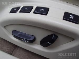 Black Volvo XC60 2012 in Riga, with an engine capacity of 2.40 L and mileage of 185 thousand km for 13000 €, photo 16 on AUTOMOTO.COM.LV