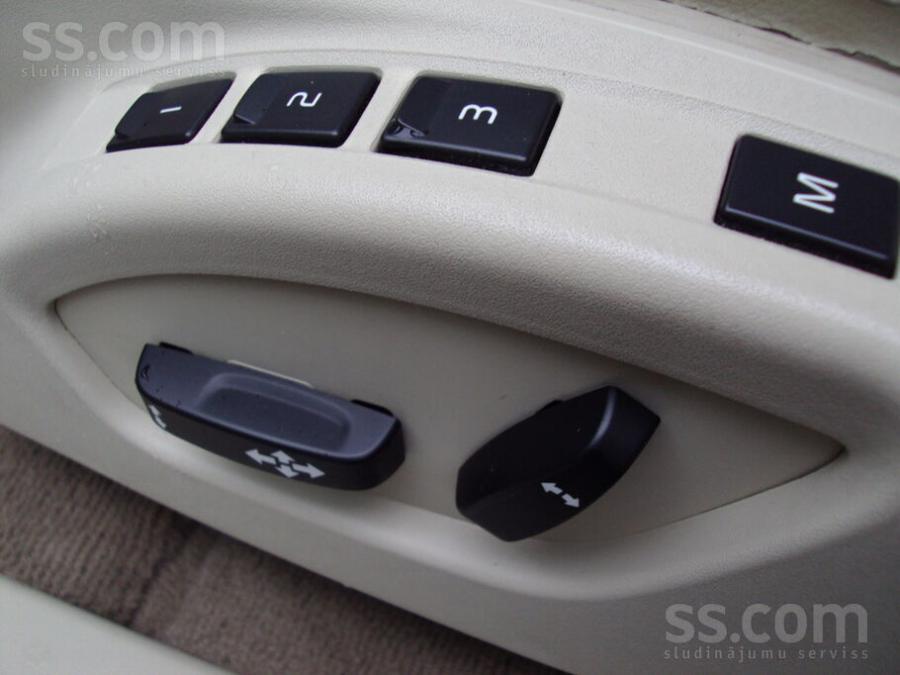 Black Volvo XC60 2012 in Riga, with an engine capacity of 2.40 L and mileage of 185 thousand km for 13000 €, photo 16 on AUTOMOTO.COM.LV