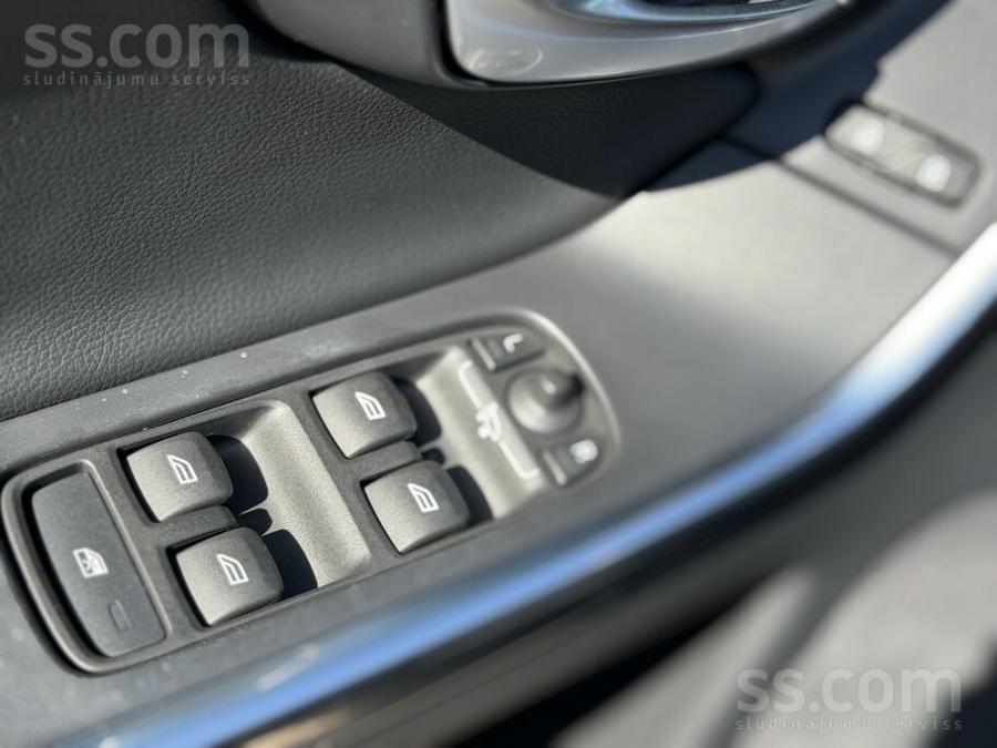 Melns Volvo XC60 2012 Rīga, ar dzinēja tilpumu 2.00 L un nobraukumu 344 tūkst. km par 8350 €, foto 6 vietnē AUTOMOTO.COM.LV