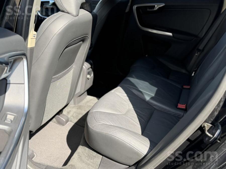 Melns Volvo XC60 2012 Rīga, ar dzinēja tilpumu 2.00 L un nobraukumu 344 tūkst. km par 8350 €, foto 13 vietnē AUTOMOTO.COM.LV