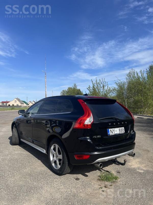 Black Volvo XC60 2012 in Daugavpils, with an engine capacity of 2.40 L and mileage of 272 thousand km for 9950 €, photo 2 on AUTOMOTO.COM.LV