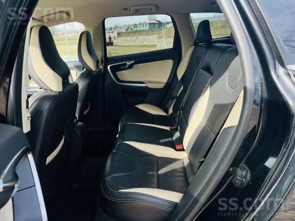 Black Volvo XC60 2012 in Daugavpils, with an engine capacity of 2.40 L and mileage of 272 thousand km for 9950 €, photo 9 on AUTOMOTO.COM.LV