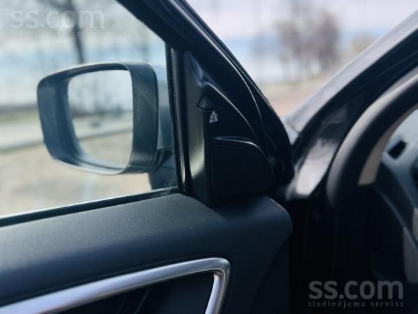 Black Volvo XC60 2012 in Daugavpils, with an engine capacity of 2.40 L and mileage of 272 thousand km for 9950 €, photo 10 on AUTOMOTO.COM.LV