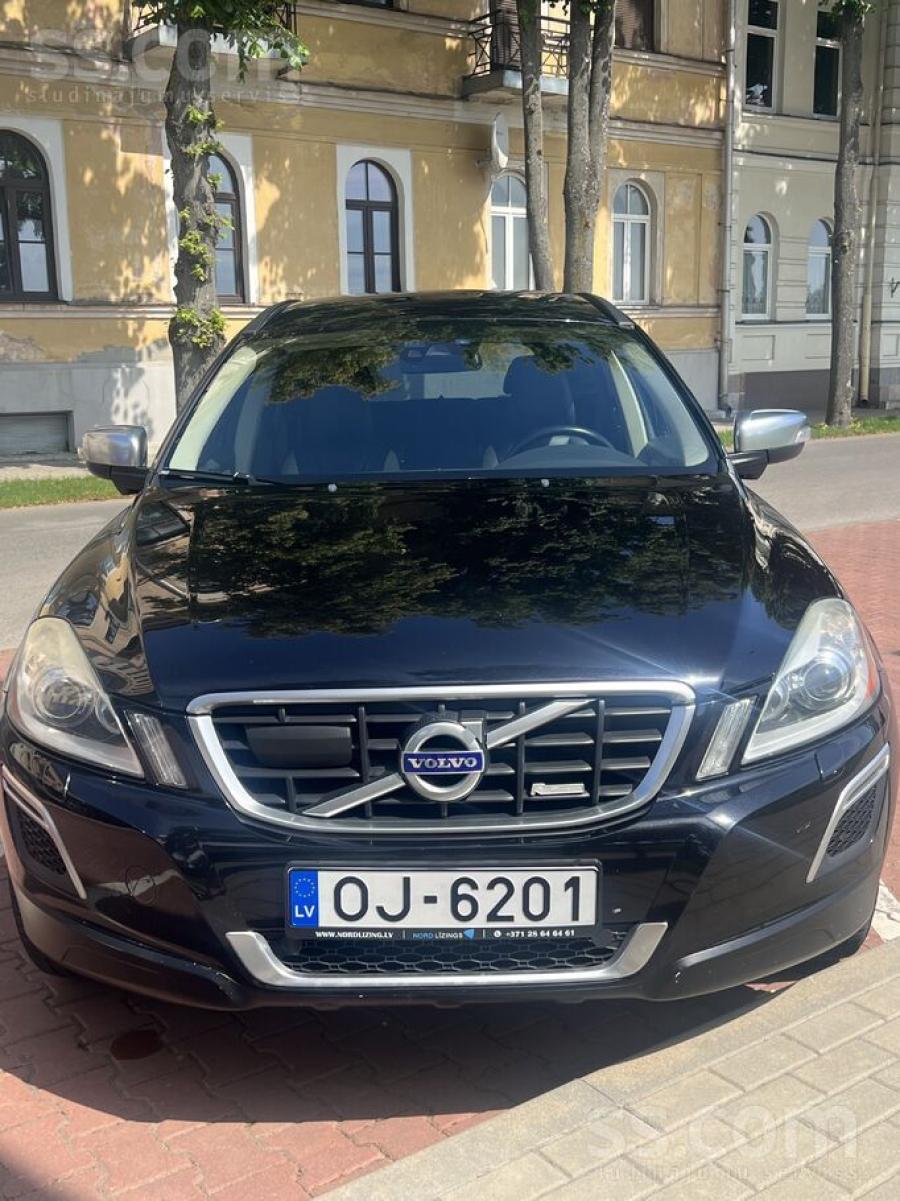 Melns Volvo XC60 2012 Daugavpils, ar dzinēja tilpumu 2.40 L un nobraukumu 272 tūkst. km par 9500 €, foto 1 vietnē AUTOMOTO.COM.LV