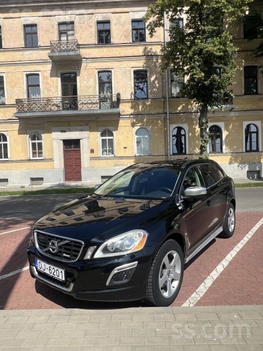 Melns Volvo XC60 2012 Daugavpils, ar dzinēja tilpumu 2.40 L un nobraukumu 272 tūkst. km par 9500 €, foto 4 vietnē AUTOMOTO.COM.LV