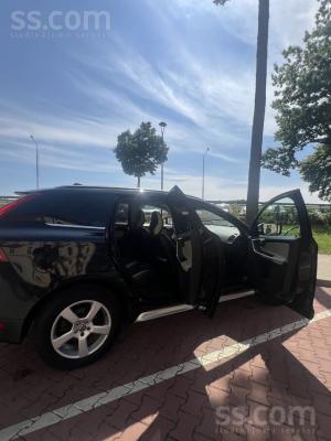 Melns Volvo XC60 2012 Daugavpils, ar dzinēja tilpumu 2.40 L un nobraukumu 272 tūkst. km par 9500 €, foto 5 vietnē AUTOMOTO.COM.LV