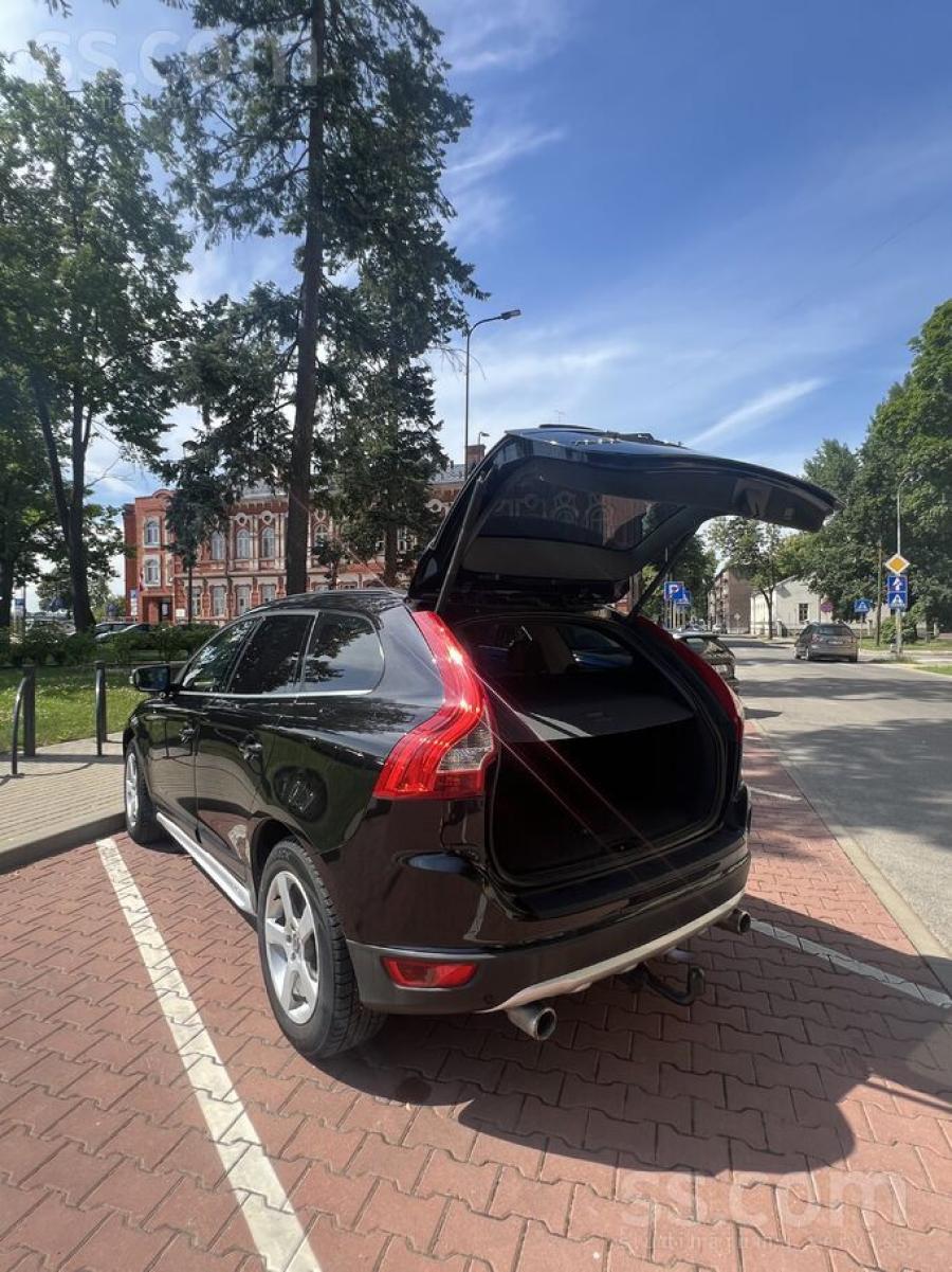 Melns Volvo XC60 2012 Daugavpils, ar dzinēja tilpumu 2.40 L un nobraukumu 272 tūkst. km par 9500 €, foto 6 vietnē AUTOMOTO.COM.LV