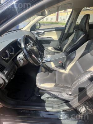 Melns Volvo XC60 2012 Daugavpils, ar dzinēja tilpumu 2.40 L un nobraukumu 272 tūkst. km par 9500 €, foto 8 vietnē AUTOMOTO.COM.LV