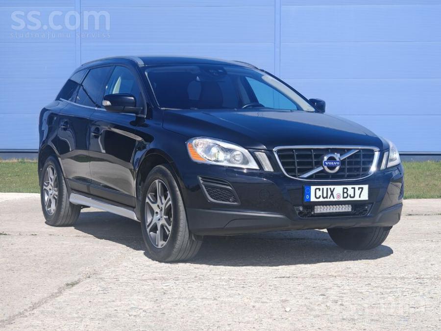 Melns Volvo XC60 2012 Rīga, ar dzinēja tilpumu 2.40 L un nobraukumu 350 tūkst. km par 7990 €, foto 1 vietnē AUTOMOTO.COM.LV