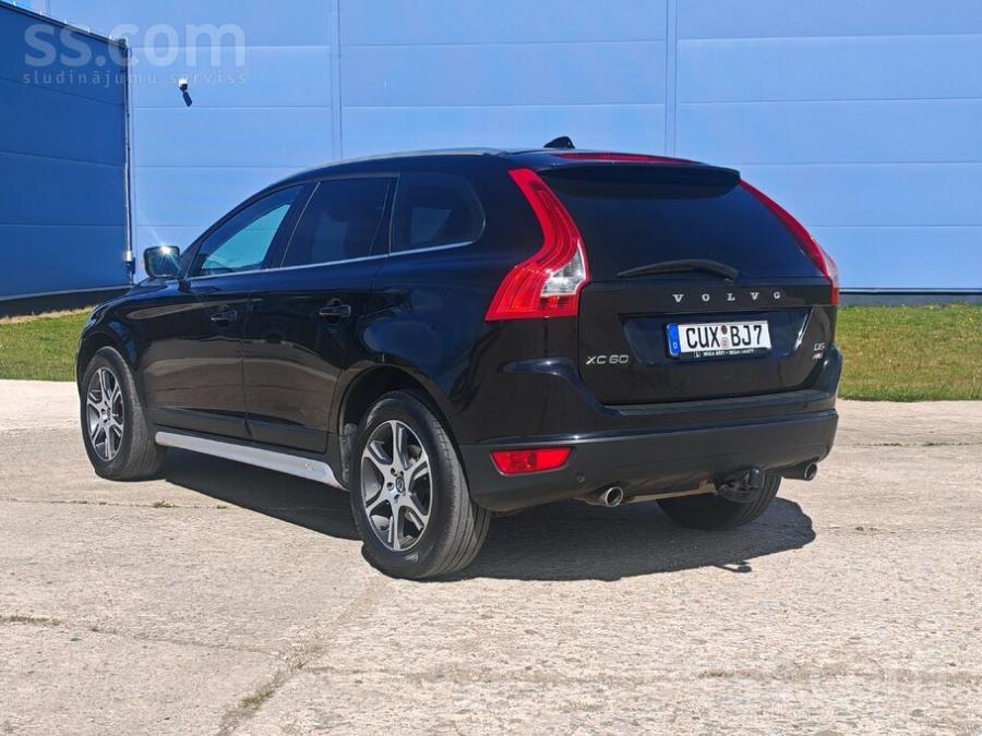 Melns Volvo XC60 2012 Rīga, ar dzinēja tilpumu 2.40 L un nobraukumu 350 tūkst. km par 7990 €, foto 10 vietnē AUTOMOTO.COM.LV