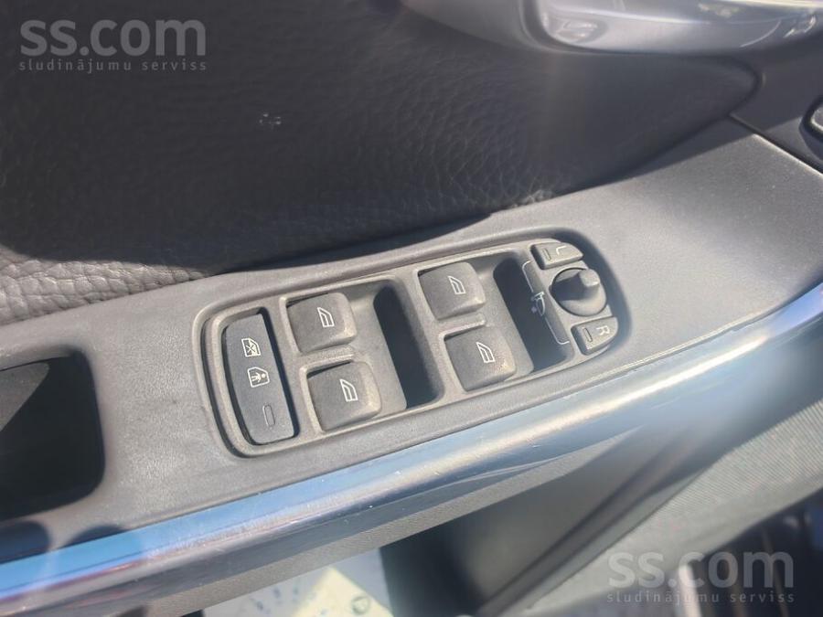 Melns Volvo XC60 2012 Rīga, ar dzinēja tilpumu 2.40 L un nobraukumu 350 tūkst. km par 7990 €, foto 21 vietnē AUTOMOTO.COM.LV