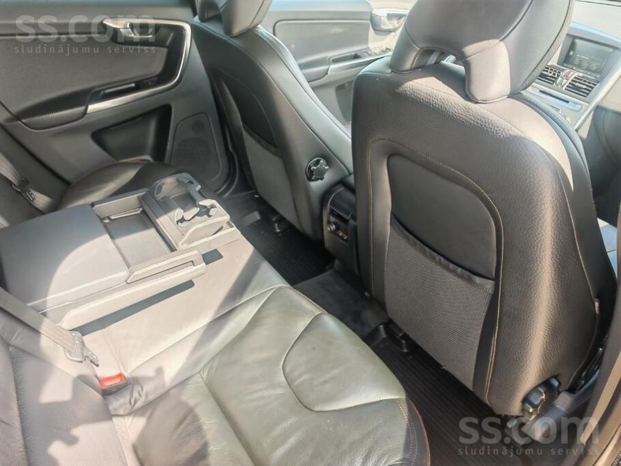 Melns Volvo XC60 2012 Rīga, ar dzinēja tilpumu 2.40 L un nobraukumu 350 tūkst. km par 7990 €, foto 25 vietnē AUTOMOTO.COM.LV