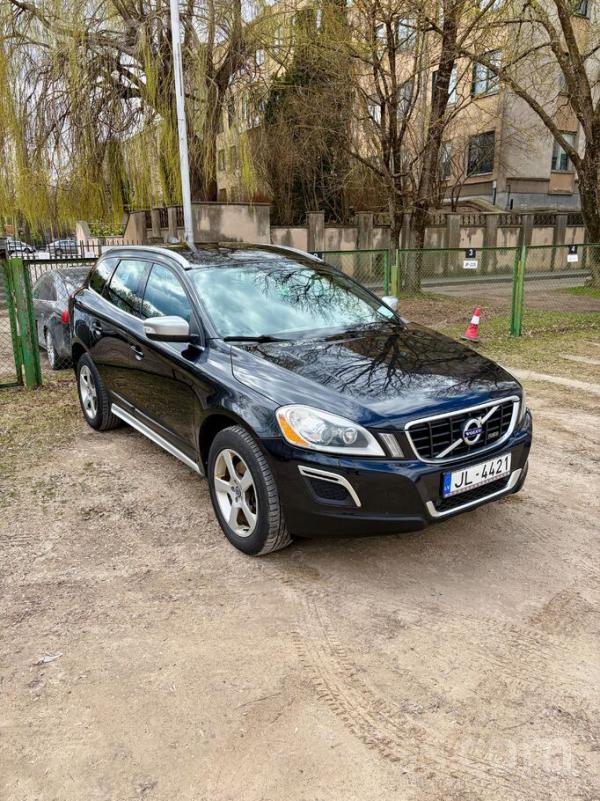 Черный Вольво ХС60 2012 в Елгава, объемом двигателя 2.00 л и пробегом 255 тыс. км за 8350 €, фото 1 на AUTOMOTO.COM.LV