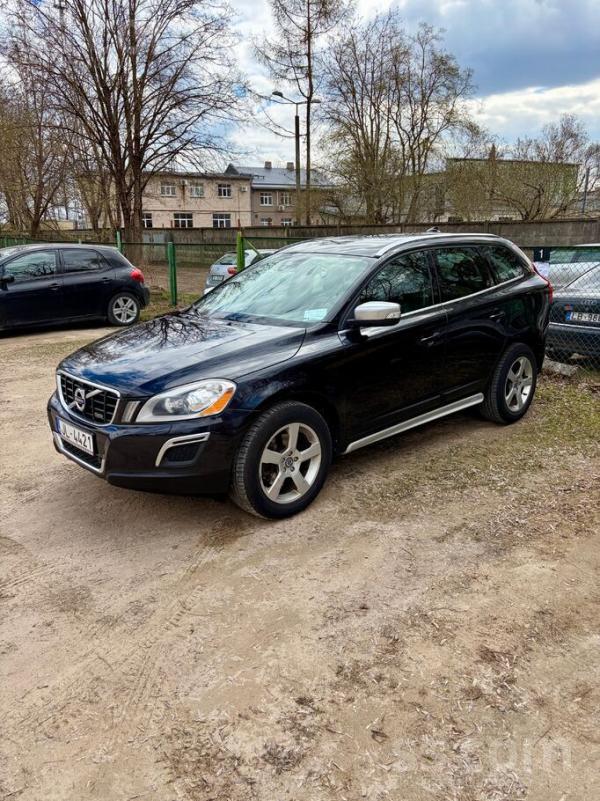 Black Volvo XC60 2012 in Jelgava, with an engine capacity of 2.00 L and mileage of 255 thousand km for 8350 €, photo 2 on AUTOMOTO.COM.LV