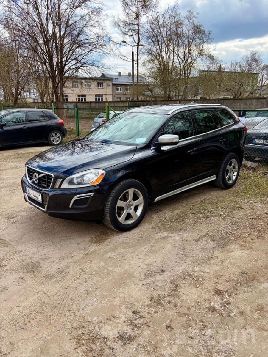 Melns Volvo XC60 2012 Jelgava, ar dzinēja tilpumu 2.00 L un nobraukumu 255 tūkst. km par 8350 €, foto 3 vietnē AUTOMOTO.COM.LV