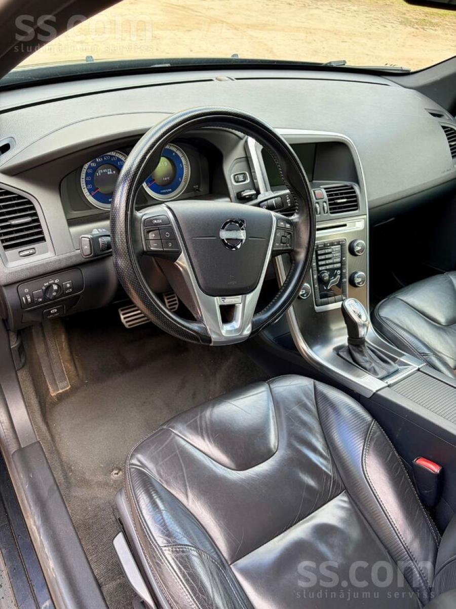 Melns Volvo XC60 2012 Jelgava, ar dzinēja tilpumu 2.00 L un nobraukumu 255 tūkst. km par 8350 €, foto 6 vietnē AUTOMOTO.COM.LV