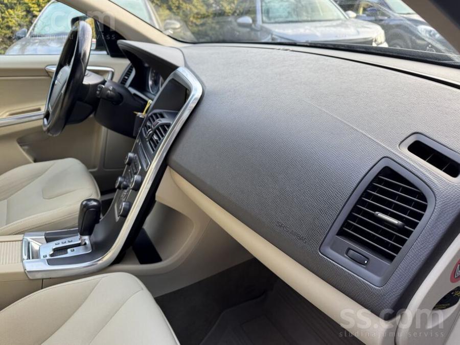 Melns Volvo XC60 2012 Rīga, ar dzinēja tilpumu 2.00 L un nobraukumu 271 tūkst. km par 8500 €, foto 13 vietnē AUTOMOTO.COM.LV