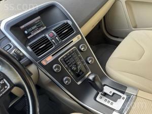 Melns Volvo XC60 2012 Rīga, ar dzinēja tilpumu 2.00 L un nobraukumu 271 tūkst. km par 8500 €, foto 24 vietnē AUTOMOTO.COM.LV