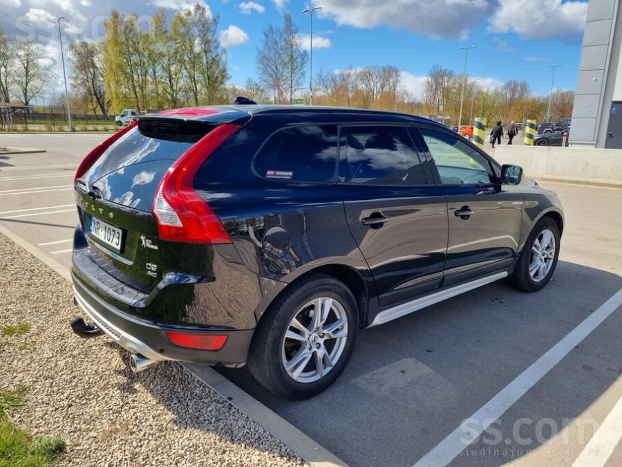 Black Volvo XC60 2012 in Riga, with an engine capacity of 2.40 L and mileage of 380 thousand km for 7000 €, photo 3 on AUTOMOTO.COM.LV