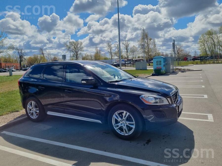 Black Volvo XC60 2012 in Riga, with an engine capacity of 2.40 L and mileage of 380 thousand km for 7000 €, photo 5 on AUTOMOTO.COM.LV