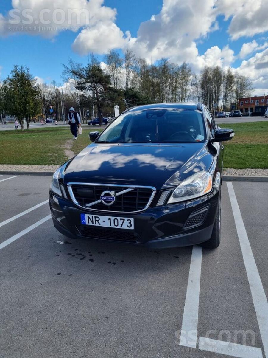 Black Volvo XC60 2012 in Riga, with an engine capacity of 2.40 L and mileage of 380 thousand km for 7000 €, photo 6 on AUTOMOTO.COM.LV