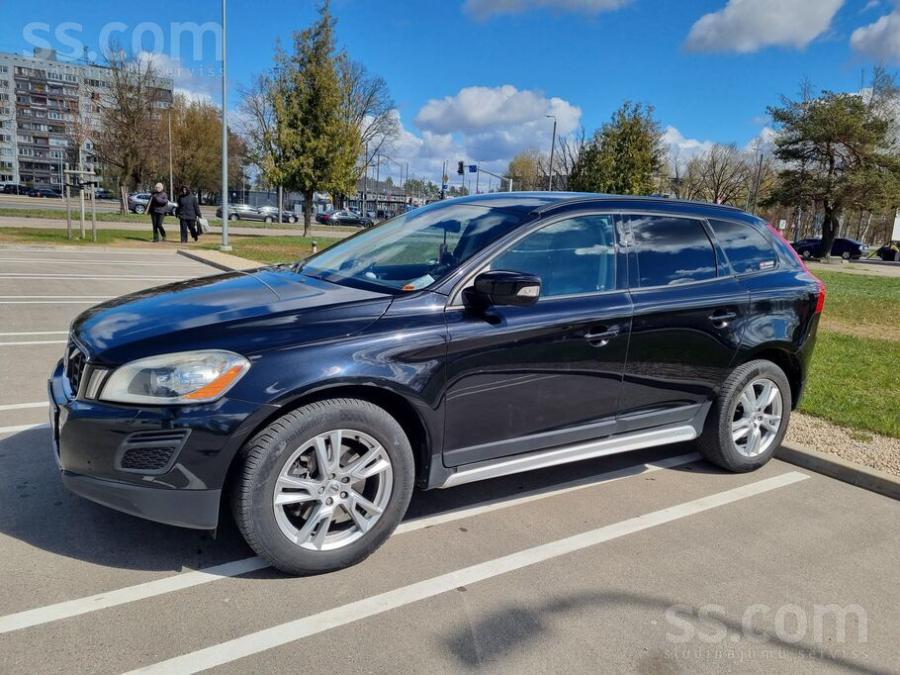Black Volvo XC60 2012 in Riga, with an engine capacity of 2.40 L and mileage of 380 thousand km for 7000 €, photo 8 on AUTOMOTO.COM.LV