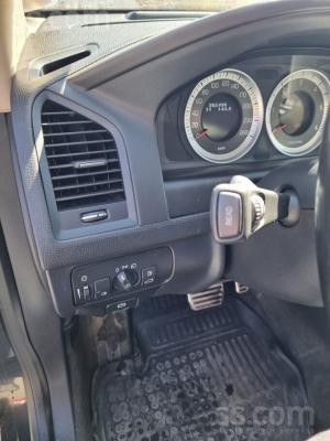 Black Volvo XC60 2012 in Riga, with an engine capacity of 2.40 L and mileage of 380 thousand km for 7000 €, photo 9 on AUTOMOTO.COM.LV