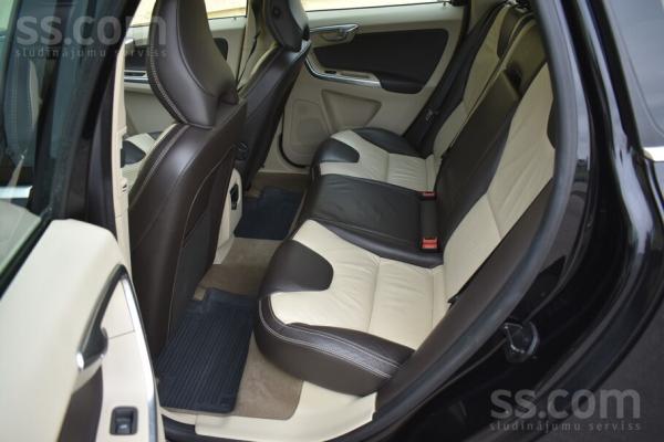 Black Volvo XC60 2012 in Talsi, with an engine capacity of 2.40 L and mileage of 344 thousand km for 7900 €, photo 8 on AUTOMOTO.COM.LV