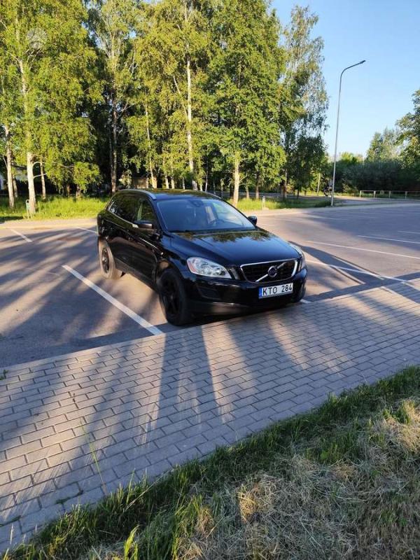 Melns Volvo XC60 2012 Šauļi, ar dzinēja tilpumu 3.19 L un nobraukumu 234 tūkst. km par 8850 €, foto 3 vietnē AUTOMOTO.COM.LV