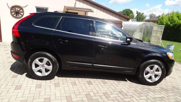 Melns Volvo XC60 2012 Joniškis, ar dzinēja tilpumu 1.98 L un nobraukumu 265 tūkst. km par 8499 €, foto 2 vietnē AUTOMOTO.COM.LV