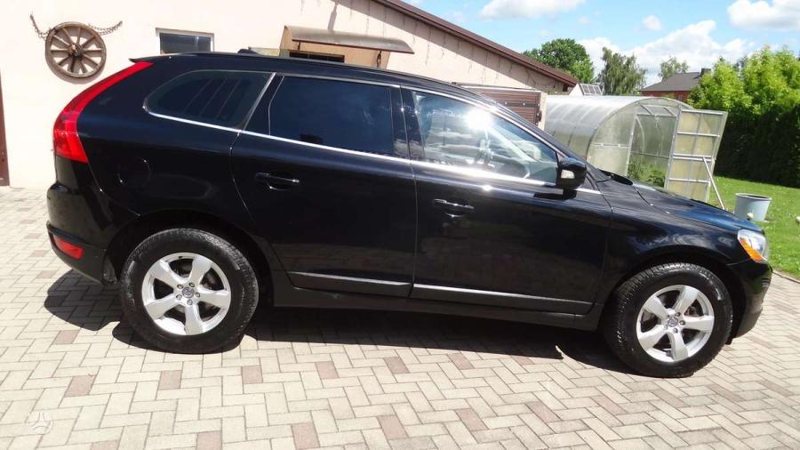 Melns Volvo XC60 2012 Joniškis, ar dzinēja tilpumu 1.98 L un nobraukumu 265 tūkst. km par 8499 €, foto 3 vietnē AUTOMOTO.COM.LV