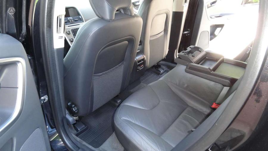 Melns Volvo XC60 2012 Joniškis, ar dzinēja tilpumu 1.98 L un nobraukumu 265 tūkst. km par 8499 €, foto 18 vietnē AUTOMOTO.COM.LV