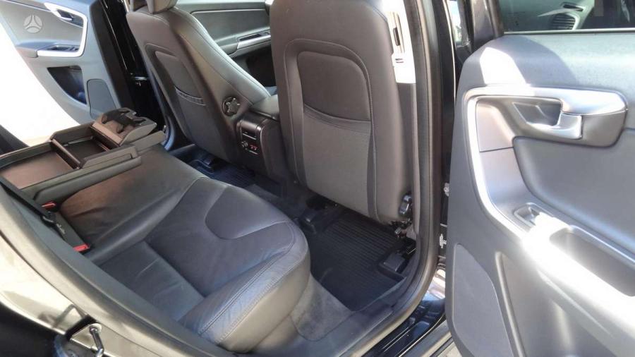 Melns Volvo XC60 2012 Joniškis, ar dzinēja tilpumu 1.98 L un nobraukumu 265 tūkst. km par 8499 €, foto 21 vietnē AUTOMOTO.COM.LV