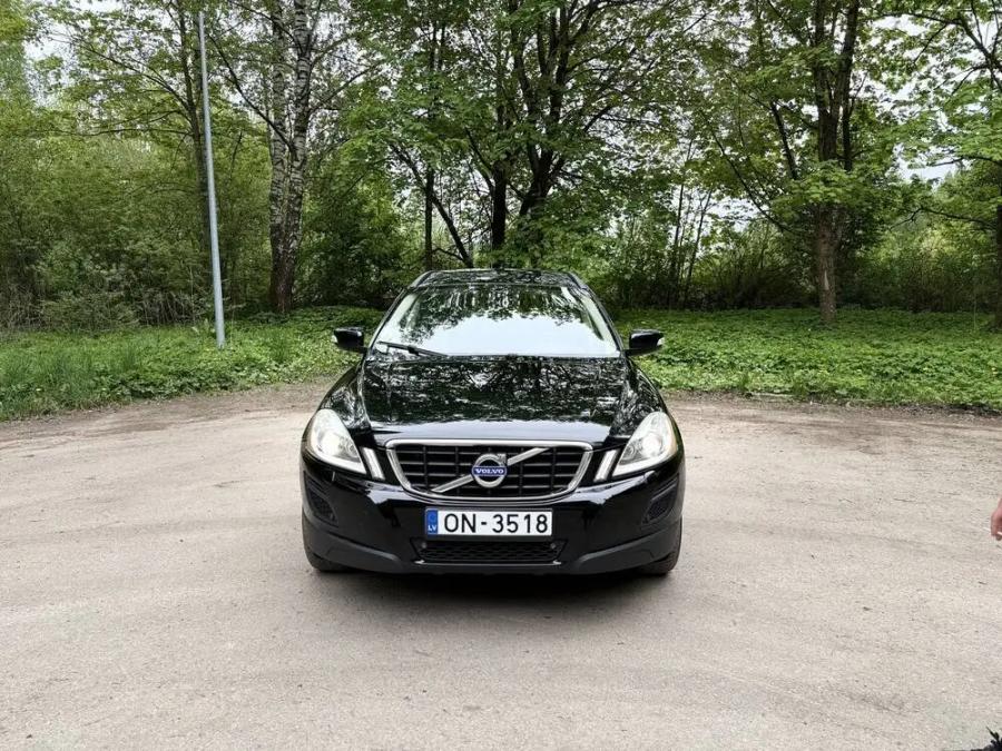 Melns Volvo XC60 2012 Rīga, ar dzinēja tilpumu 2.40 L un nobraukumu 247 tūkst. km par 7990 €, foto 4 vietnē AUTOMOTO.COM.LV