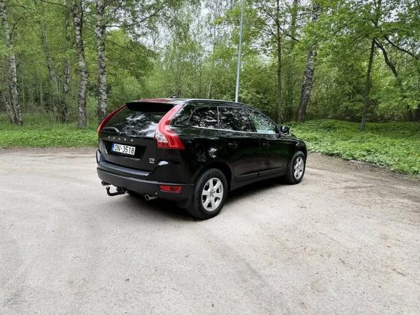 Melns Volvo XC60 2012 Rīga, ar dzinēja tilpumu 2.40 L un nobraukumu 247 tūkst. km par 7990 €, foto 4 vietnē AUTOMOTO.COM.LV