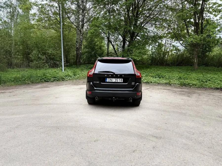Melns Volvo XC60 2012 Rīga, ar dzinēja tilpumu 2.40 L un nobraukumu 247 tūkst. km par 7990 €, foto 6 vietnē AUTOMOTO.COM.LV