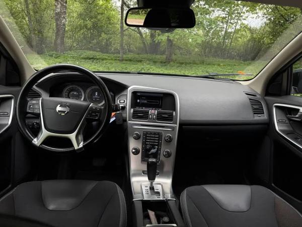 Black Volvo XC60 2012 in Riga, with an engine capacity of 2.40 L and mileage of 247 thousand km for 7990 €, photo 8 on AUTOMOTO.COM.LV