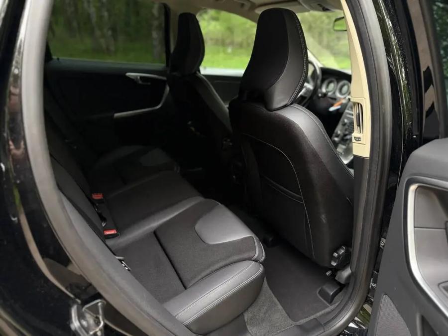 Melns Volvo XC60 2012 Rīga, ar dzinēja tilpumu 2.40 L un nobraukumu 247 tūkst. km par 7990 €, foto 11 vietnē AUTOMOTO.COM.LV