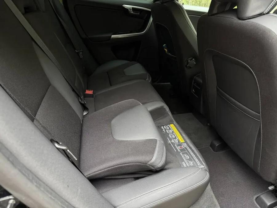 Melns Volvo XC60 2012 Rīga, ar dzinēja tilpumu 2.40 L un nobraukumu 247 tūkst. km par 7990 €, foto 12 vietnē AUTOMOTO.COM.LV