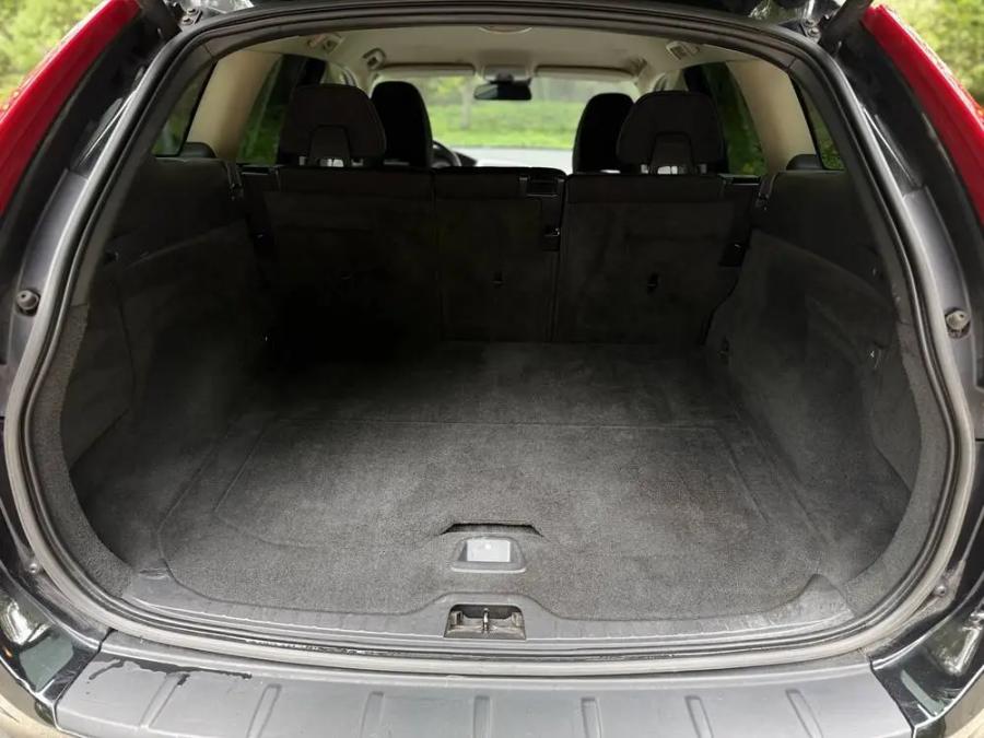 Melns Volvo XC60 2012 Rīga, ar dzinēja tilpumu 2.40 L un nobraukumu 247 tūkst. km par 7990 €, foto 14 vietnē AUTOMOTO.COM.LV