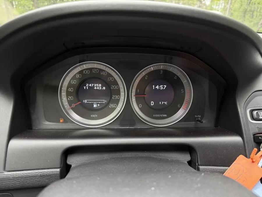 Melns Volvo XC60 2012 Rīga, ar dzinēja tilpumu 2.40 L un nobraukumu 247 tūkst. km par 7990 €, foto 15 vietnē AUTOMOTO.COM.LV