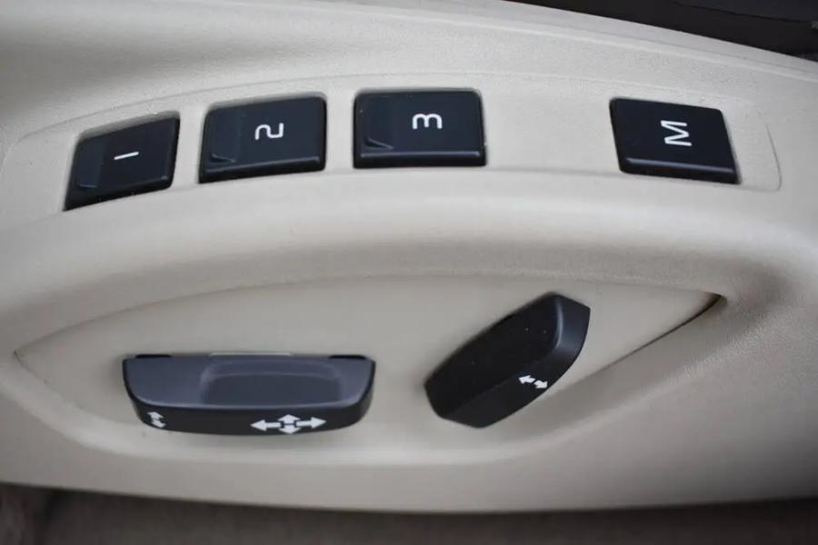 Melns Volvo XC60 2012 Talsi, ar dzinēja tilpumu 2.40 L un nobraukumu 344 tūkst. km par 7900 €, foto 15 vietnē AUTOMOTO.COM.LV