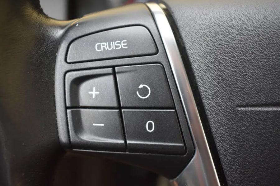 Melns Volvo XC60 2012 Talsi, ar dzinēja tilpumu 2.40 L un nobraukumu 344 tūkst. km par 7900 €, foto 16 vietnē AUTOMOTO.COM.LV
