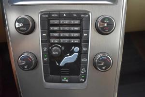 Melns Volvo XC60 2012 Talsi, ar dzinēja tilpumu 2.40 L un nobraukumu 344 tūkst. km par 7900 €, foto 17 vietnē AUTOMOTO.COM.LV