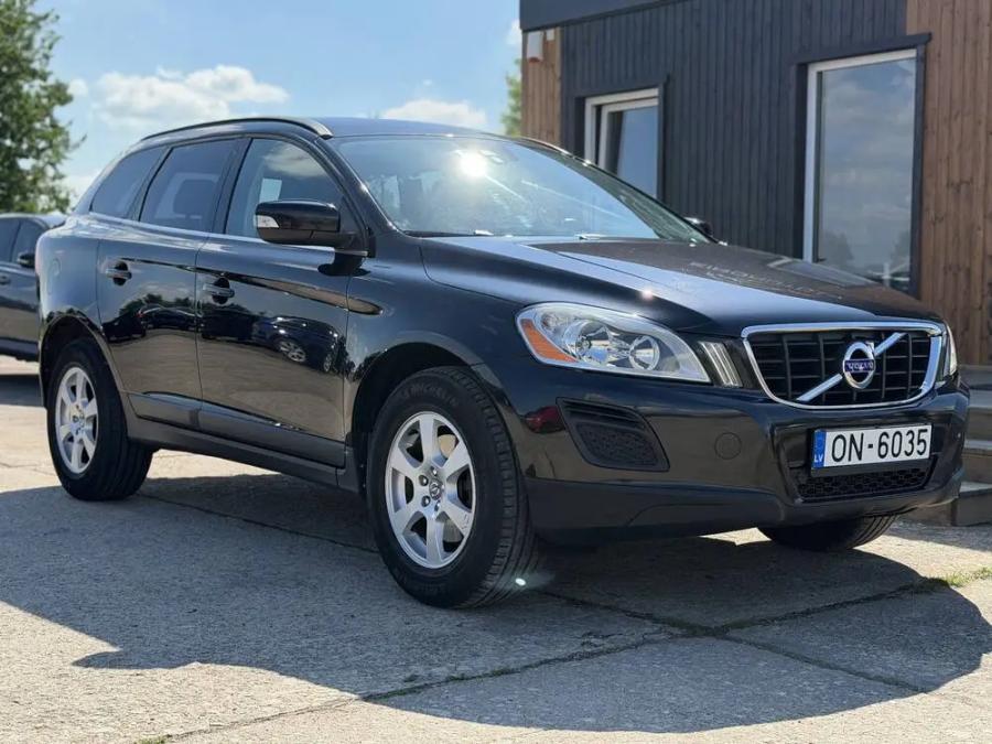 Melns Volvo XC60 2012 Rīga, ar dzinēja tilpumu 2.00 L un nobraukumu 344 tūkst. km par 8700 €, foto 1 vietnē AUTOMOTO.COM.LV