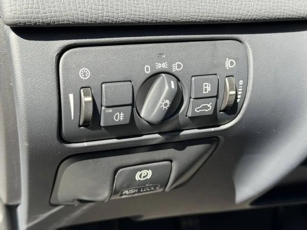 Black Volvo XC60 2012 in Riga, with an engine capacity of 2.00 L and mileage of 344 thousand km for 8700 €, photo 5 on AUTOMOTO.COM.LV