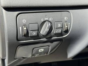 Melns Volvo XC60 2012 Rīga, ar dzinēja tilpumu 2.00 L un nobraukumu 344 tūkst. km par 8700 €, foto 6 vietnē AUTOMOTO.COM.LV