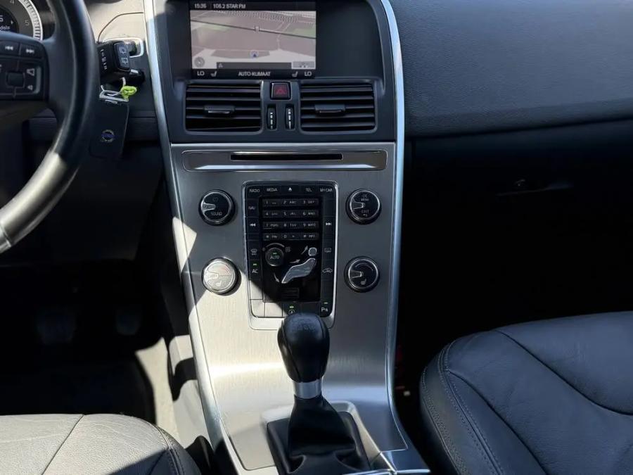 Melns Volvo XC60 2012 Rīga, ar dzinēja tilpumu 2.00 L un nobraukumu 344 tūkst. km par 8700 €, foto 9 vietnē AUTOMOTO.COM.LV